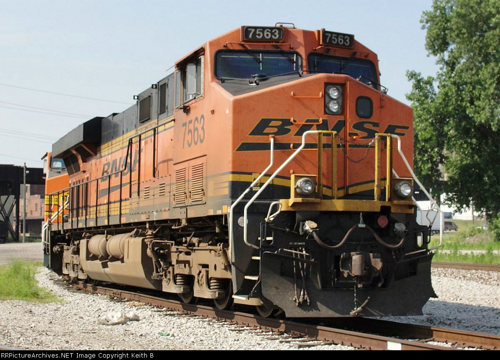 BNSF 7563